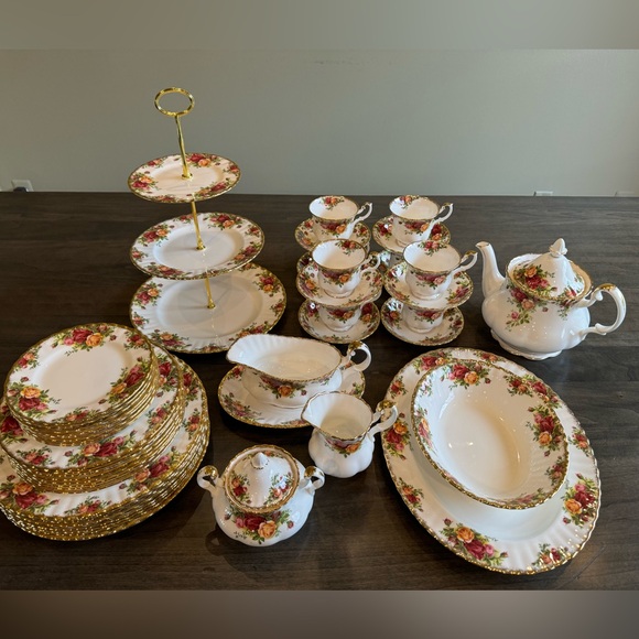 Royal Albert | Dining | Royal Albert 5 Pc Old Country Roses Dinnerware ...